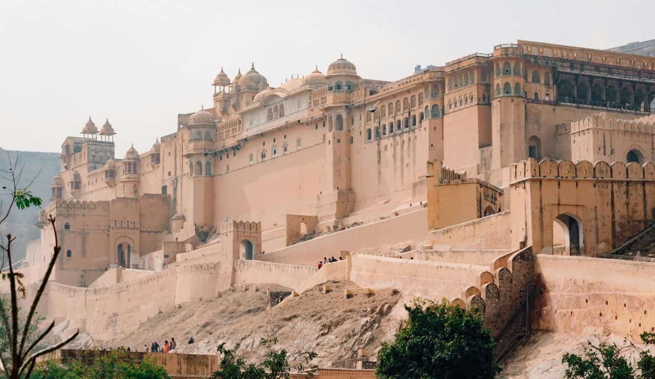 Architettura Indiana - Un Viaggio attraverso Stili e Epiche Storiche ...